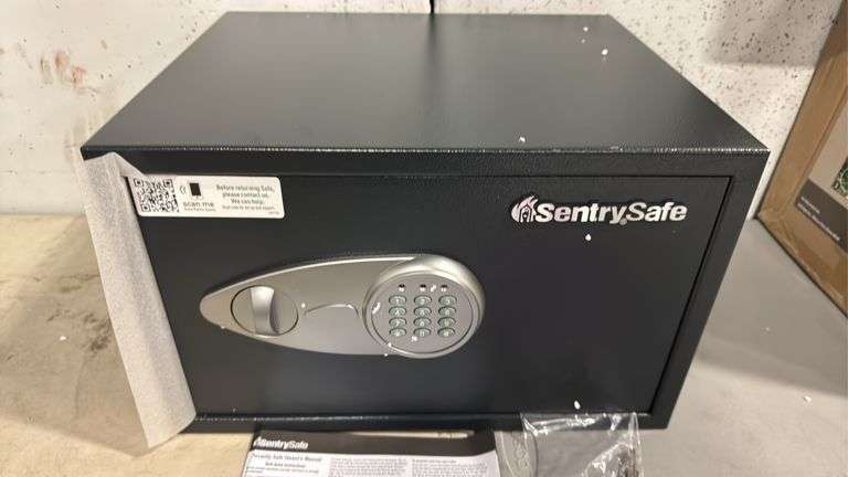SENTRYSAFE SMALL SECURITY SAFE W/ KEYS - Earl's Auction Company