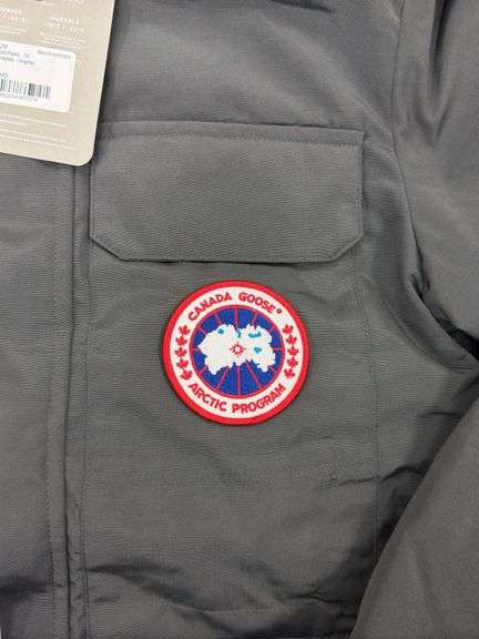 NEW CANADA GOOSE MENS JACKET SIZE MEDIUM - GRAPHITE - Earl's Auction ...