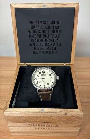 SHINOLA MENS WATCH W/ BOX - Earl's Auction Company