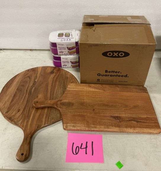 5PC KITCHEN LOT - OXO, BOARDS & BENTGO - Earl's Auction Company