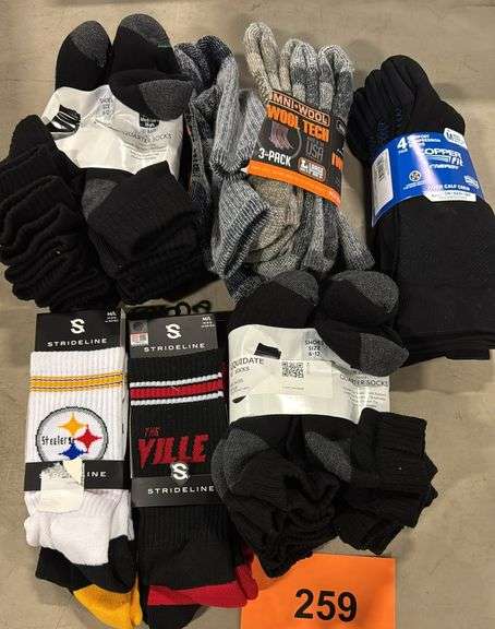 (6) PACKS OF SOCKS - Earl's Auction Company
