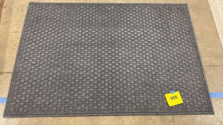 4X6FT DIAMOND SCRAPER FLOOR MAT - Earl's Auction Company