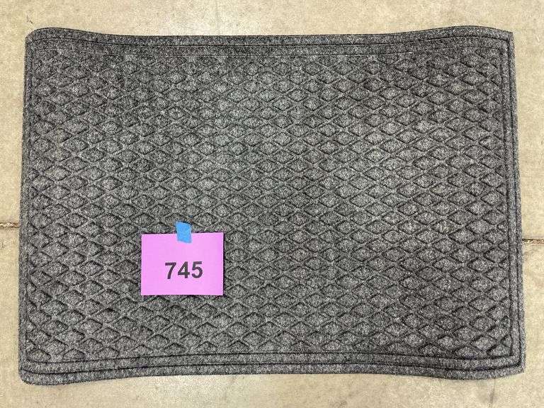 3FTx2FT DIAMOND FLOOR MAT - GREY - Earl's Auction Company