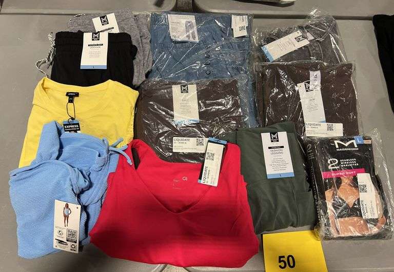 11PC WOMENS CLOTHING LOT - SIZE L - Earl's Auction Company