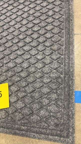 4X6FT DIAMOND SCRAPER FLOOR MAT - Earl's Auction Company