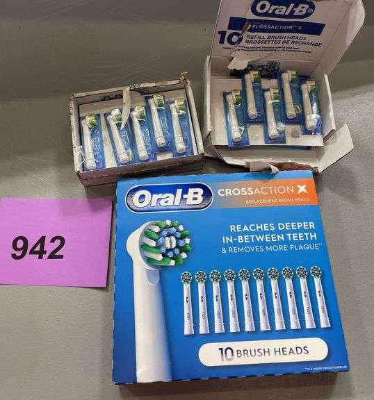 (3) BOXES OF ORAL B BRUSH HEADS - Earl's Auction Company