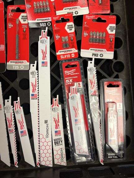 MISC LOT OF MILWAUKEE TOOL ITEMS - Earl's Auction Company