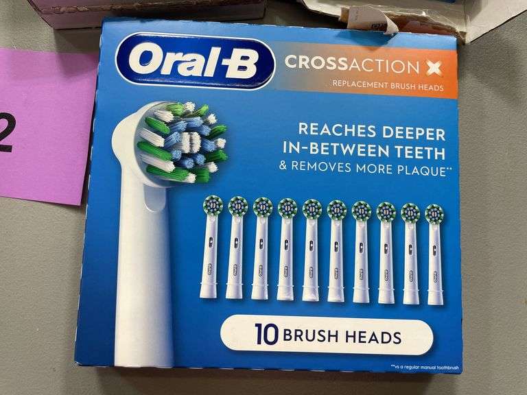 (3) BOXES OF ORAL B BRUSH HEADS - Earl's Auction Company