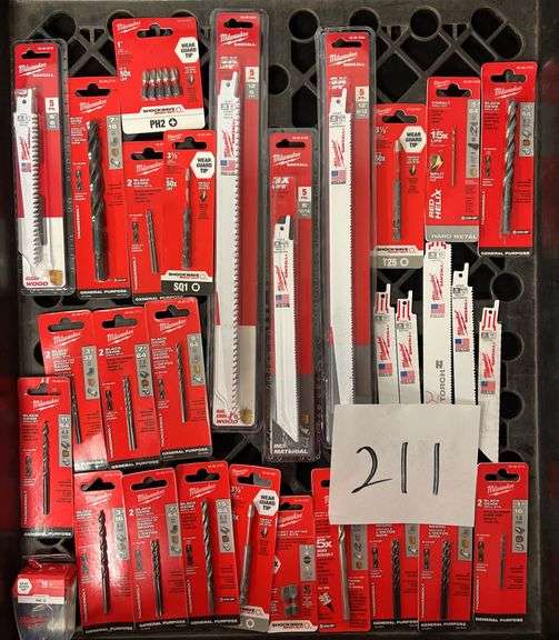 MISC LOT OF MILWAUKEE TOOL ITEMS - Earl's Auction Company