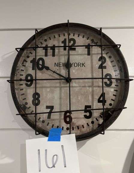 WALL CLOCK - Earl's Auction Company