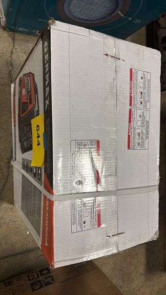GENMAX PORTABLE INVERTER GENERATOR IN BOX - Earl's Auction Company