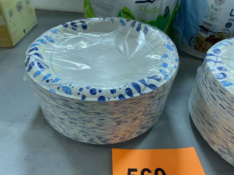 (4) PACKS OF PAPER PLATES - Earl's Auction Company