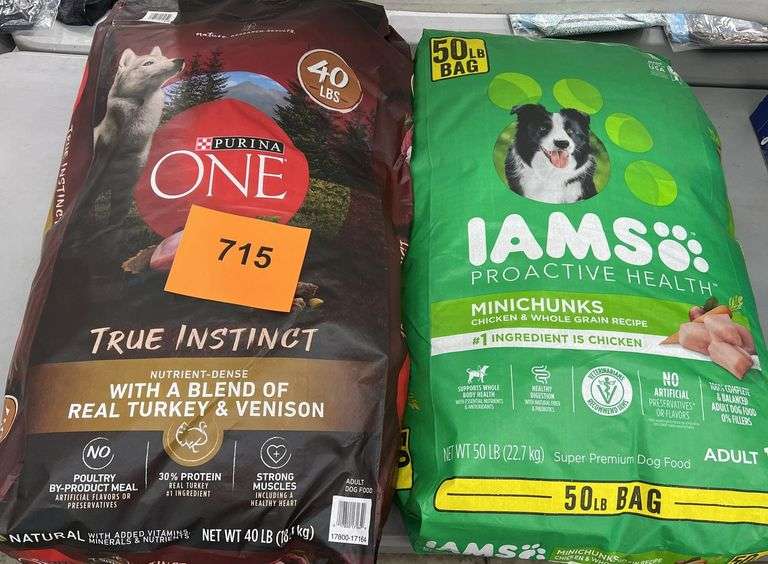 (2) BAGS OF DOG FOOD - BLUE BUFFALO & IAMS - Earl's Auction Company