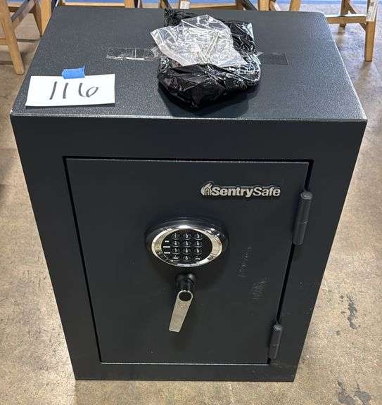 SENTRY SAFE FIRE SAFE W KEYS - Earl's Auction Company