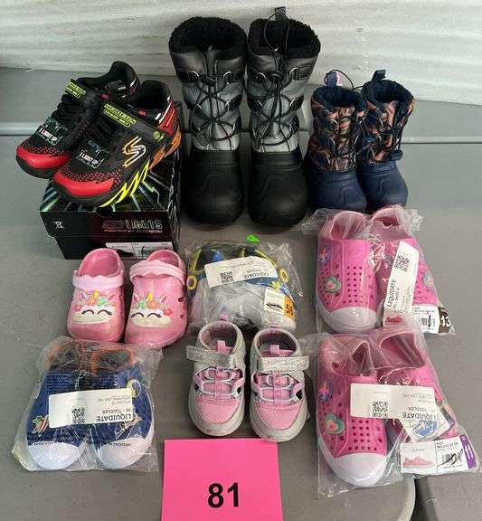 (9) PAIRS OF KIDS SHOES - ASSORTED SIZES - Earl's Auction Company