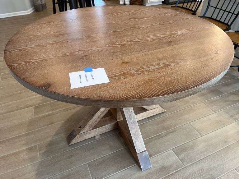 ROUND WOOD DINING TABLE - Earl's Auction Company