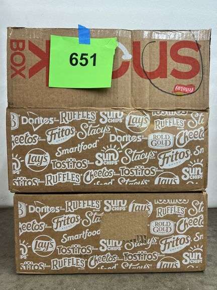 (2) BOXES OF LAYS POTATO CHIPS BAGS - Earl's Auction Company