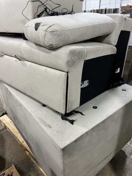 AS IS - DAMAGED SECTIONAL SOFA - SEE PHOTOS - Earl's Auction Company