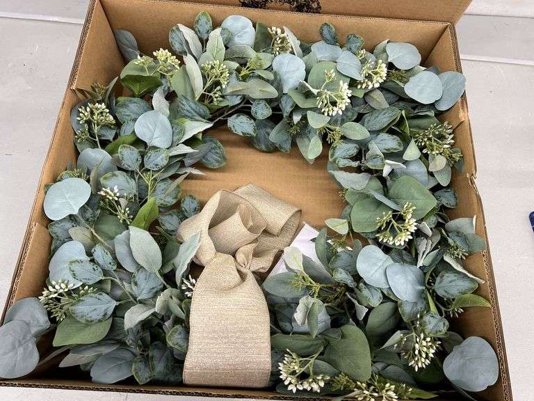 30" GREENERY WREATH IN BOX - Earl's Auction Company