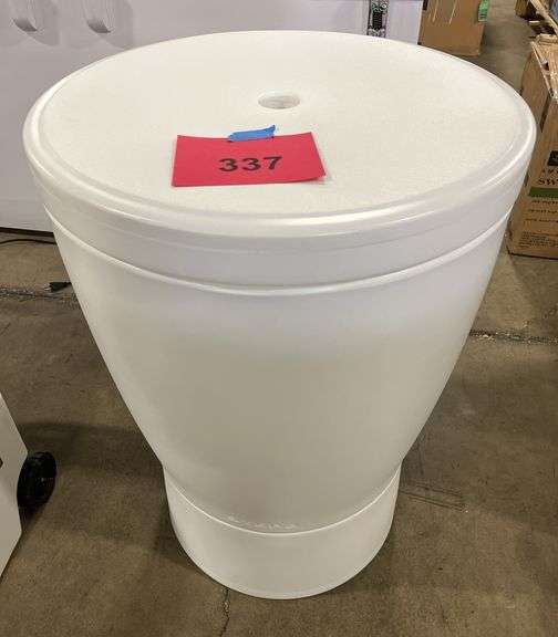 STEP 2 POOL SHADE TABLE - WHITE - Earl's Auction Company