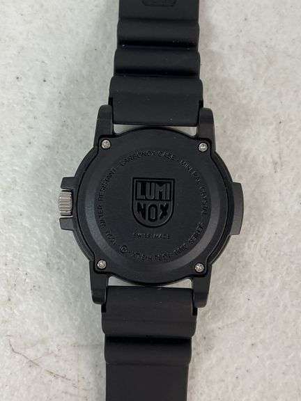 MENS LUMI NOX WATCH W/ BOX - Earl's Auction Company