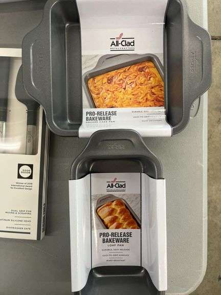 NEW ALL-CLAD 8PC BAKEWARE SET - Earl's Auction Company