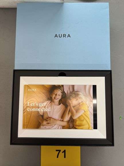 AURA DIGITAL PHOTO FRAME IN BOX - Earl's Auction Company