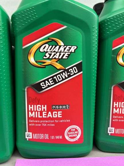 (12) BOTTLES OF QUAKER STATE MOTOR OIL - Earl's Auction Company