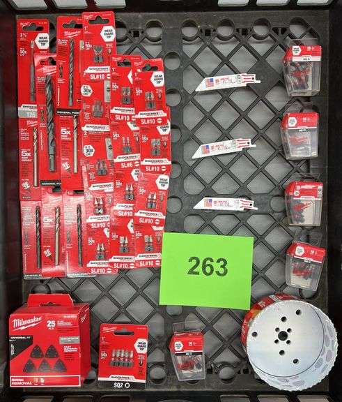 MISC LOT OF MILWAUKEE TOOL ITEMS - Earl's Auction Company