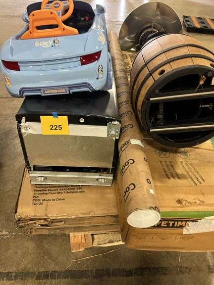 AS IS - DAMAGED/ MISMATCHED ITEMS - SEE PHOTOS - Earl's Auction Company