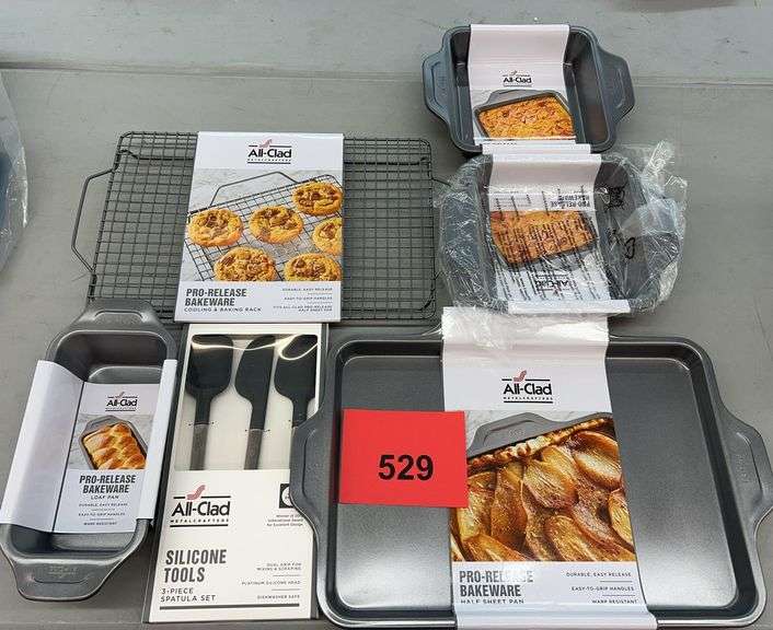 ALL CLAD 8PC BAKEWARE SET - Earl's Auction Company