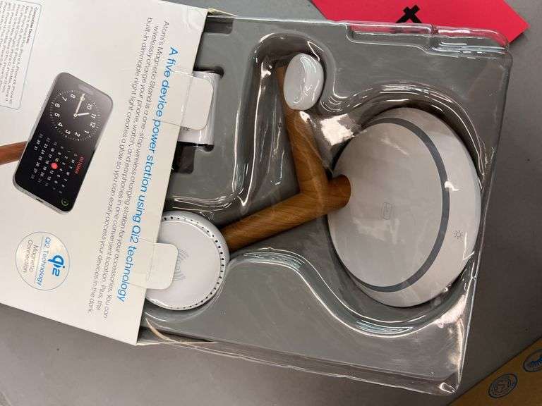 ATOMI MAGNETIC WIRELESS CHARGING STAND IN BOX - Earl's Auction Company