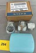 VERO POOL ACCESSORIES SET - Earl's Auction Company