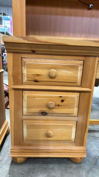 BROYHILL 2PC DESK W/ HUTCH - Earl's Auction Company