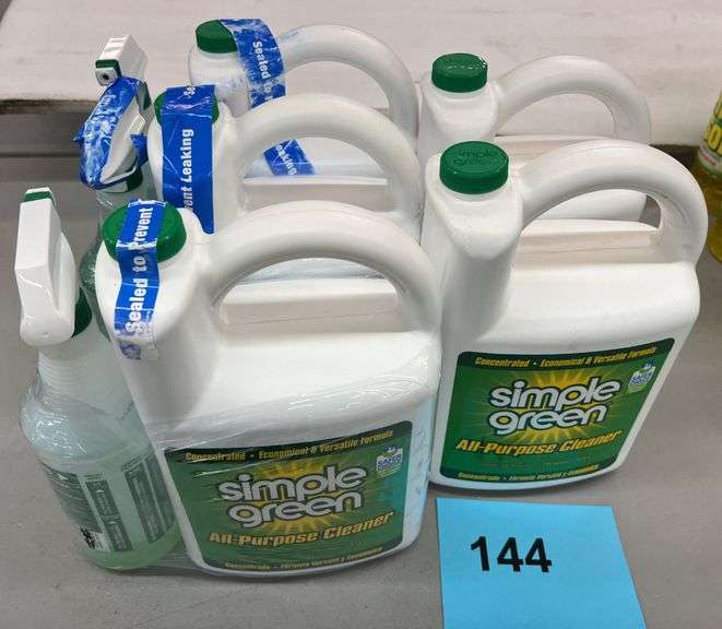 (5) JUGS OF SIMPLE GREEN & (3) SPRAY BOTTLES - Earl's Auction Company