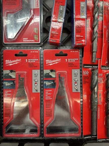 MISC LOT OF MILWAUKEE TOOL ITEMS - Earl's Auction Company