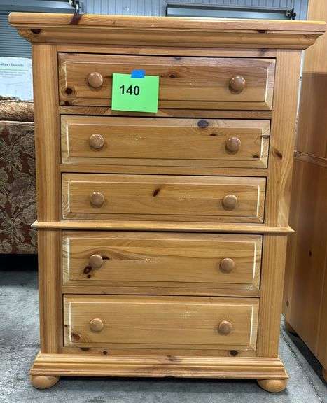 BROYHILL 5-DRAWER WOOD CHEST - Earl's Auction Company