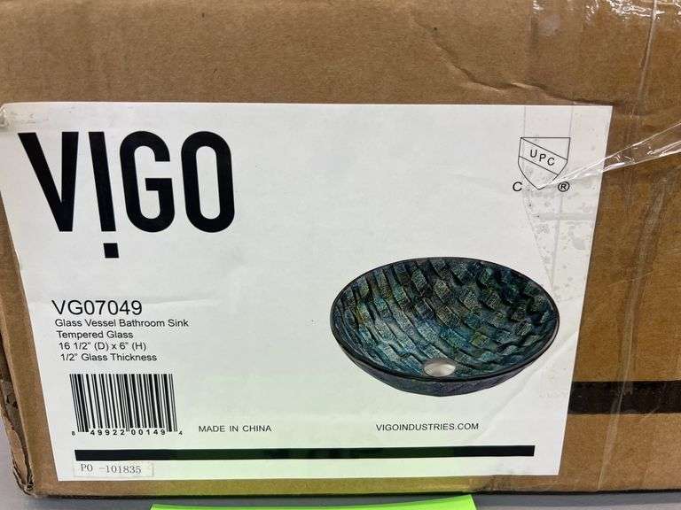 VIGO GLASS VESSEL BATHROOM SINK IN BOX - Earl's Auction Company