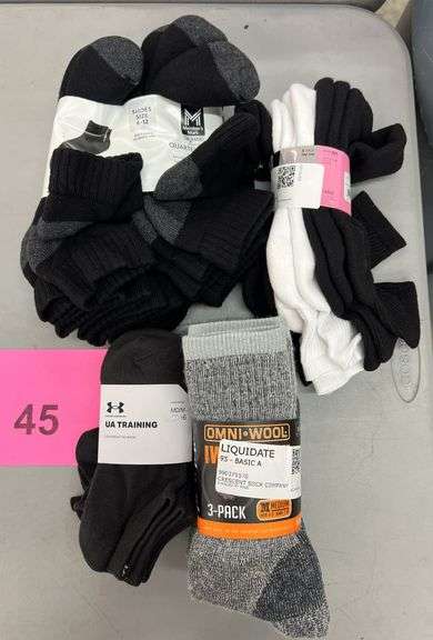 (4) PACKS OF SOCKS - Earl's Auction Company