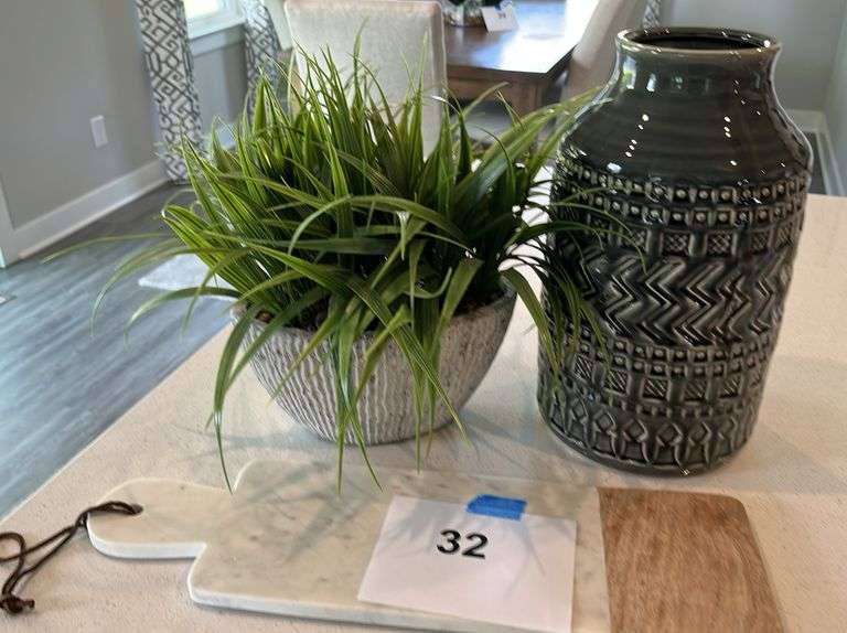 3PC HOME DECOR LOT - Earl's Auction Company