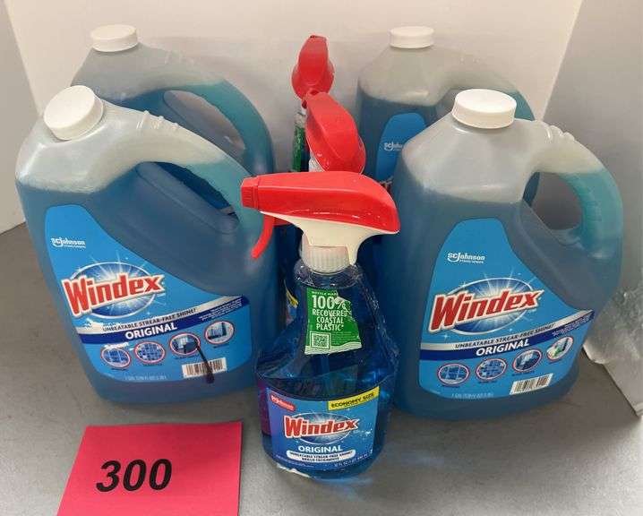 (4) JUGS OF WINDEX & (3) SPRAY BOTTLES - Earl's Auction Company