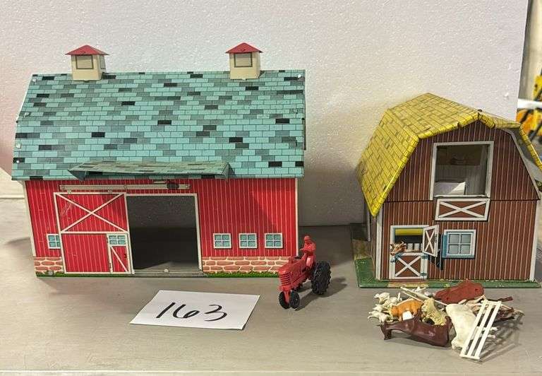 (2) VINTAGE TOY BARNS W/ ACCESSORIES - Earl's Auction Company