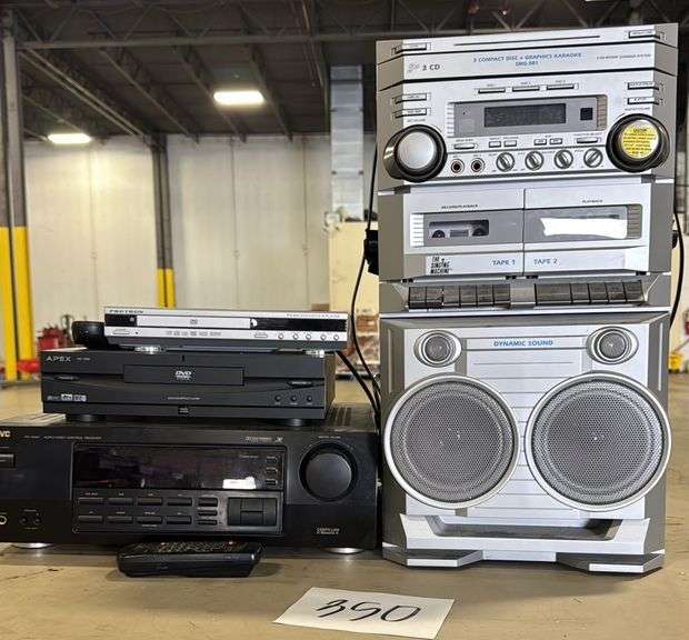 MISC ELECTRONICS LOT - SEE PHOTOS - Earl's Auction Company