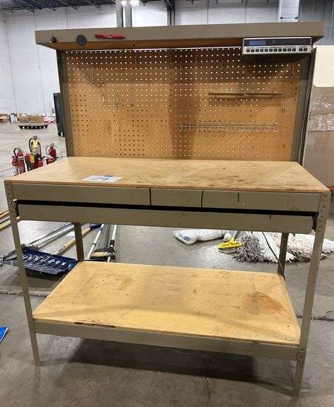 METAL FRAME WORKBENCH - Earl's Auction Company