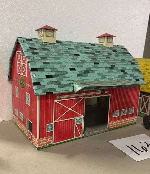 (2) VINTAGE TOY BARNS W/ ACCESSORIES - Earl's Auction Company