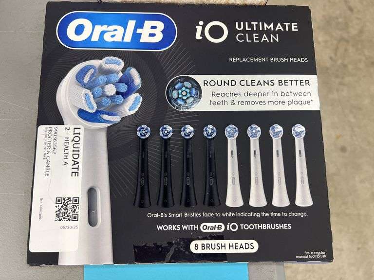 (2) BOXES OF ORAL B BRUSH HEADS - Earl's Auction Company