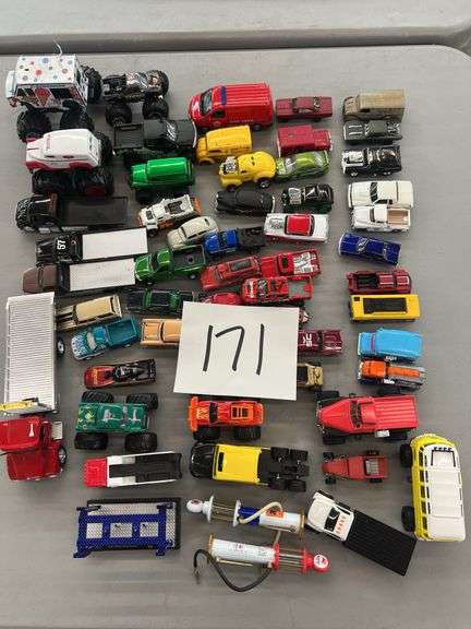 LARGE LOT OF ASSORTED CARS - SEE PHOTOS - Earl's Auction Company