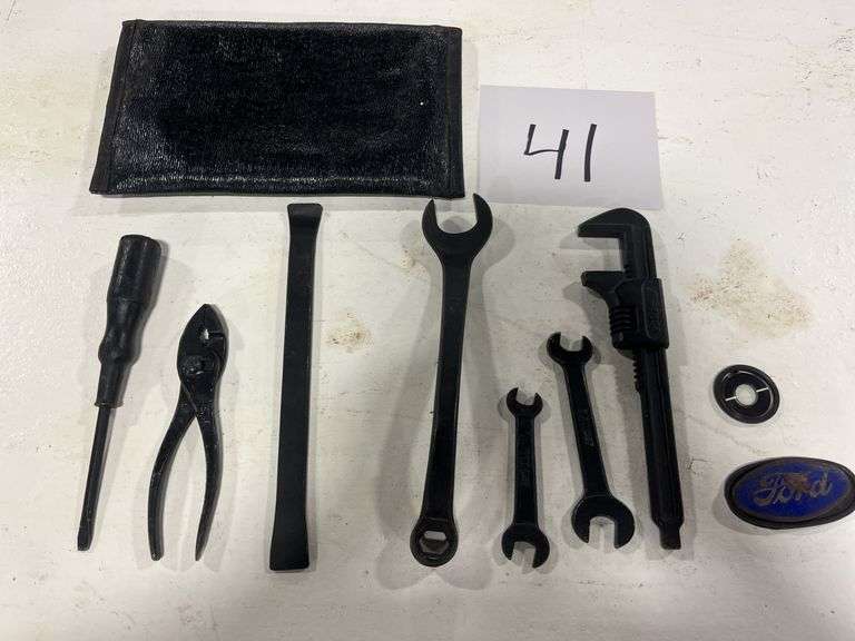FORD MODEL T/A TOOL KIT - Earl's Auction Company