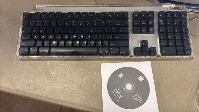 IMAC G3 W/ BOX, KEYBOARD & MOUSE - Earl's Auction Company