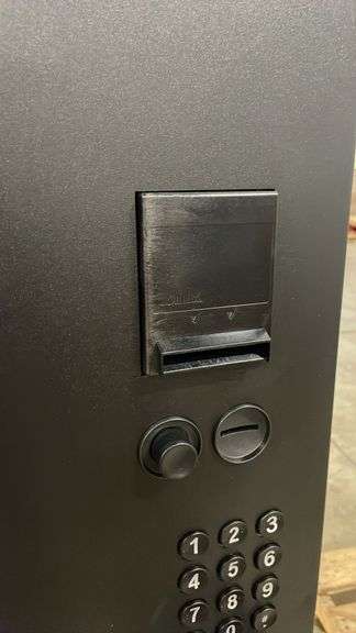 WITTERN VENDING MACHINE - Earl's Auction Company